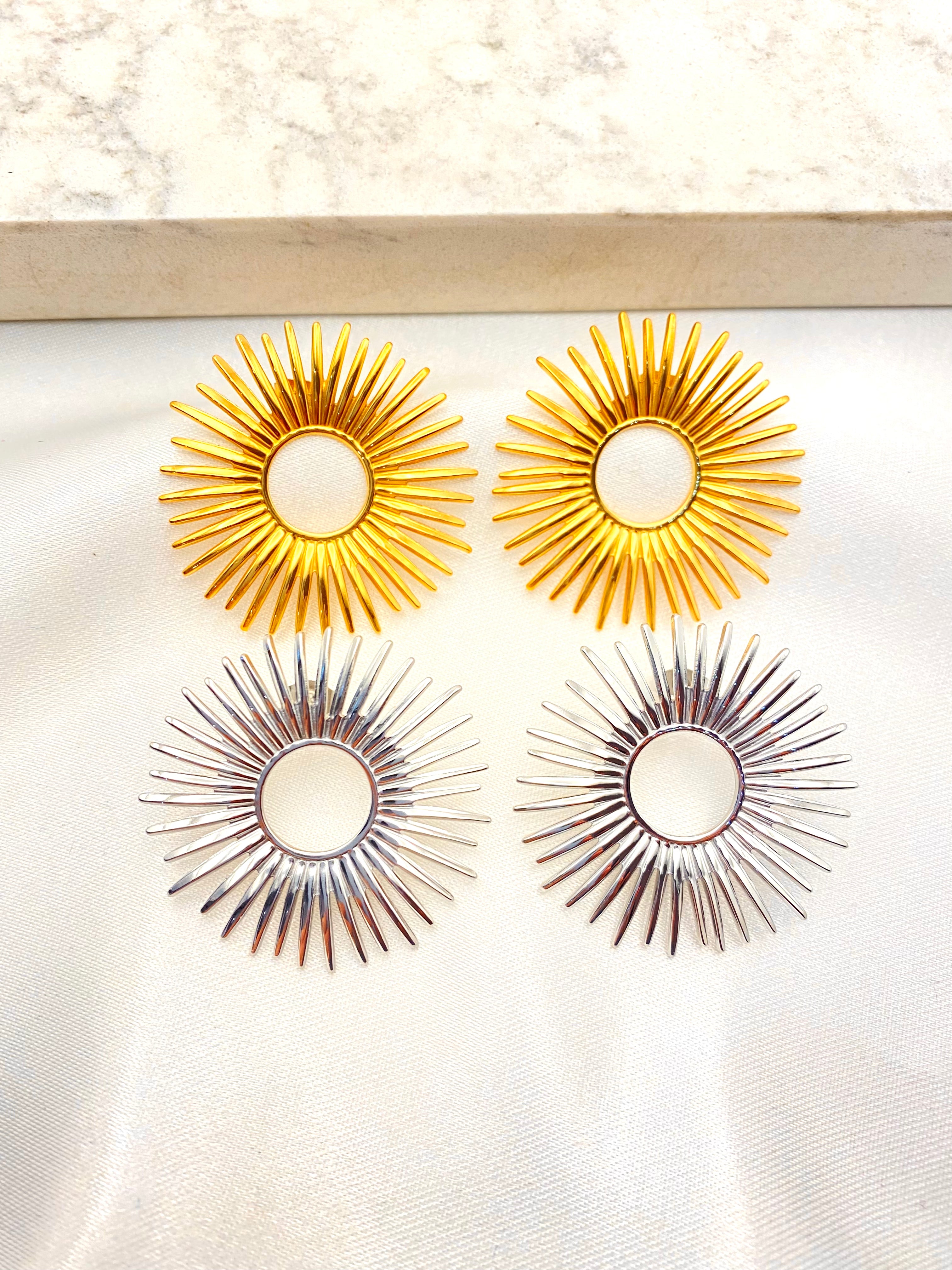 Arete Sol Hueco Acero – LORETA ACCESORIOS MAYOREO